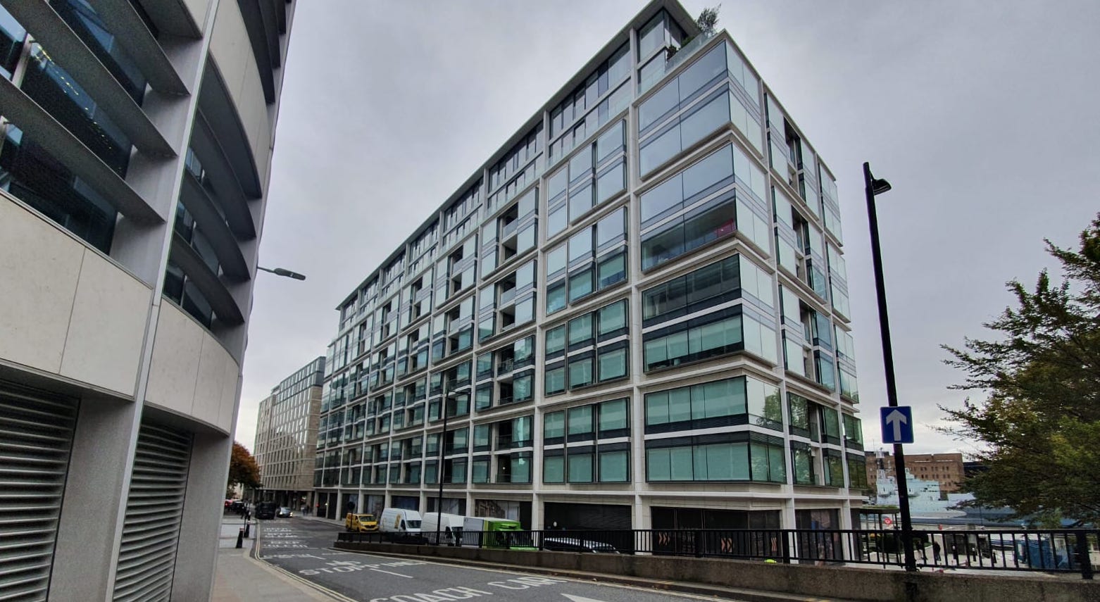 Landmark Place, EC3R Reviews | HomeViews