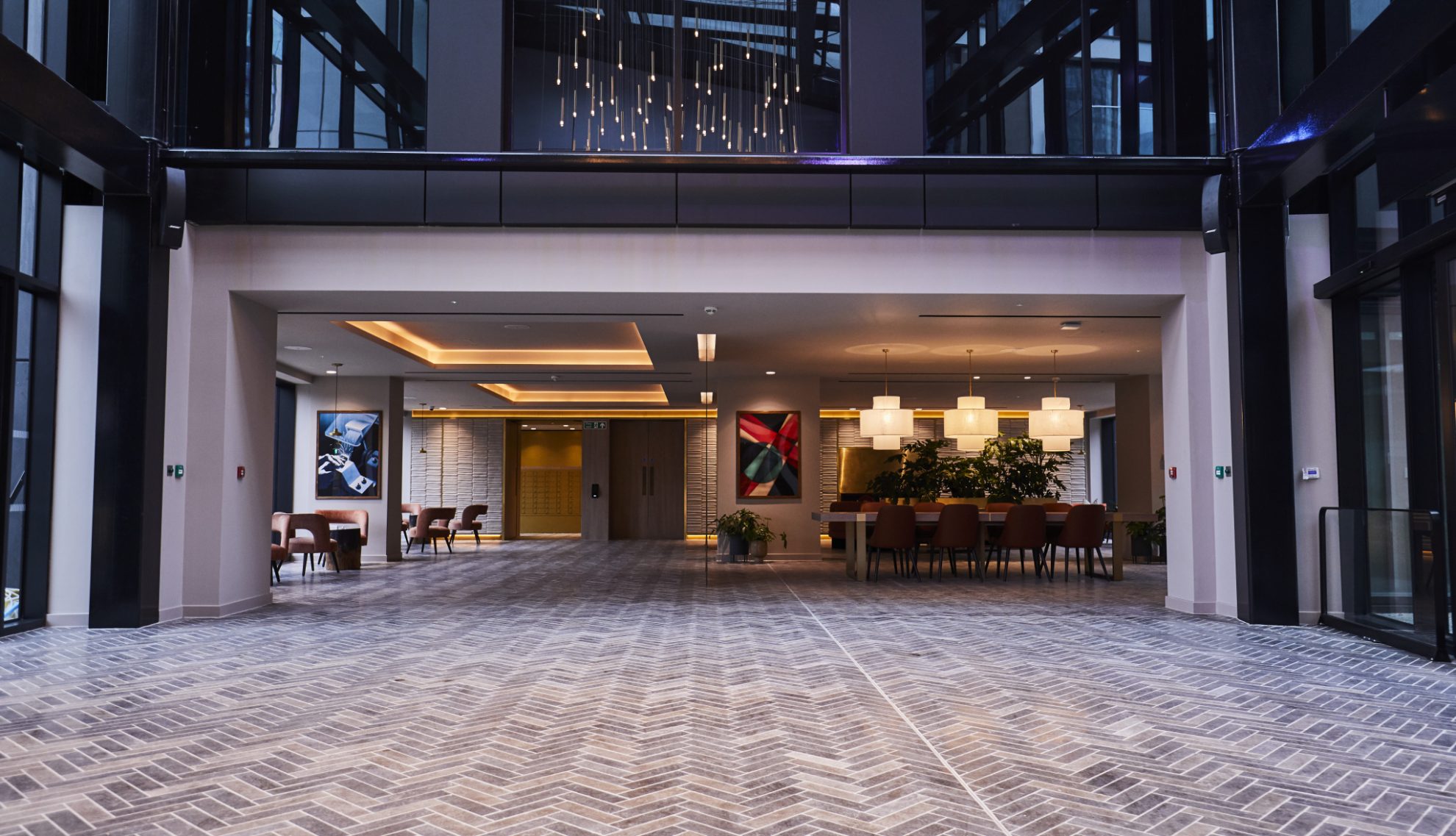 Moda Living - HomeViews