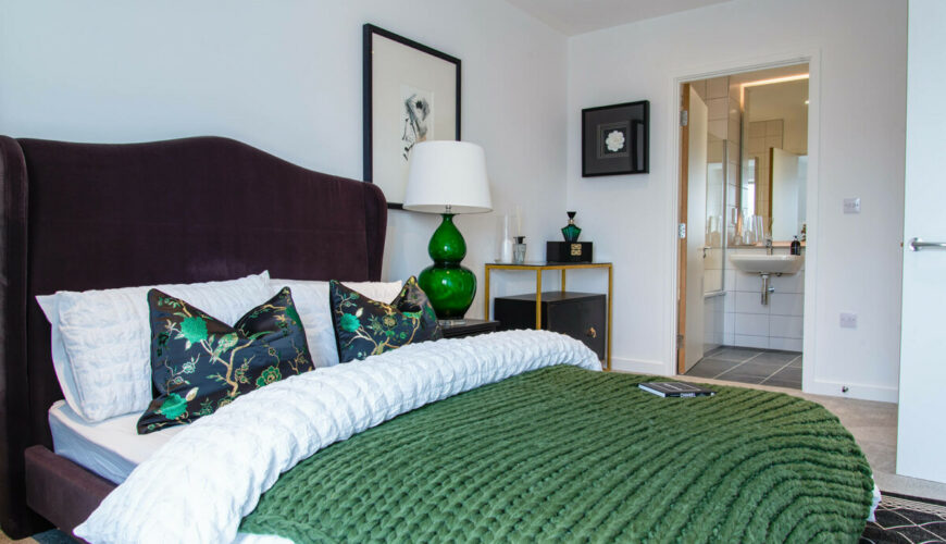 Local Crescent, M5 Reviews | HomeViews